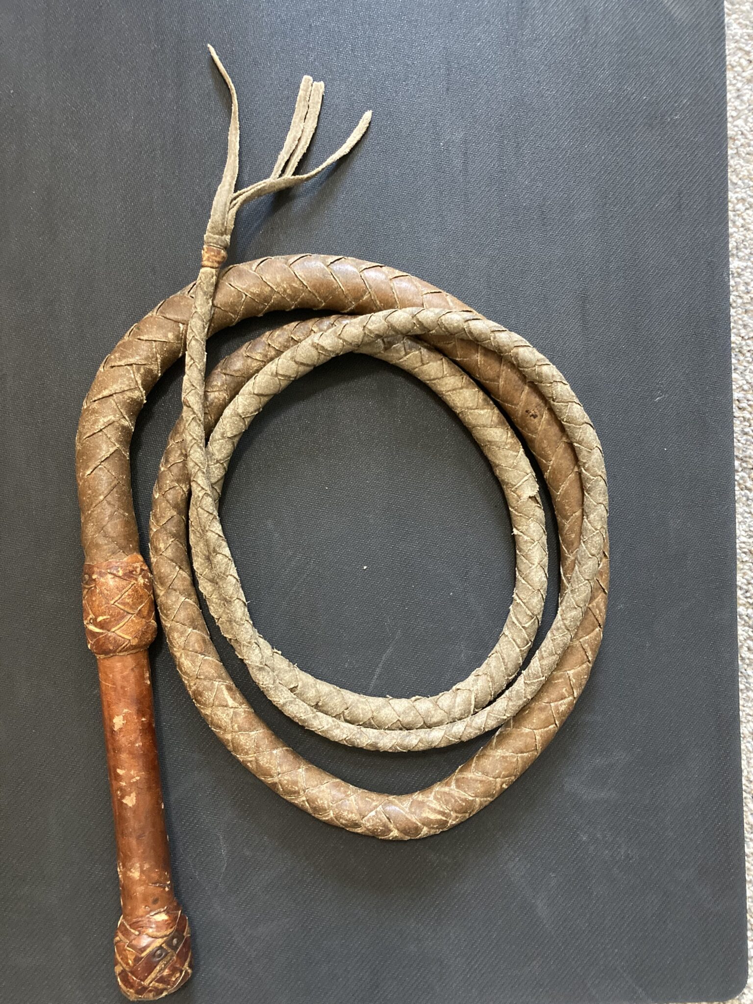 Bullwhips.org – Handmade Bullwhips by Louie