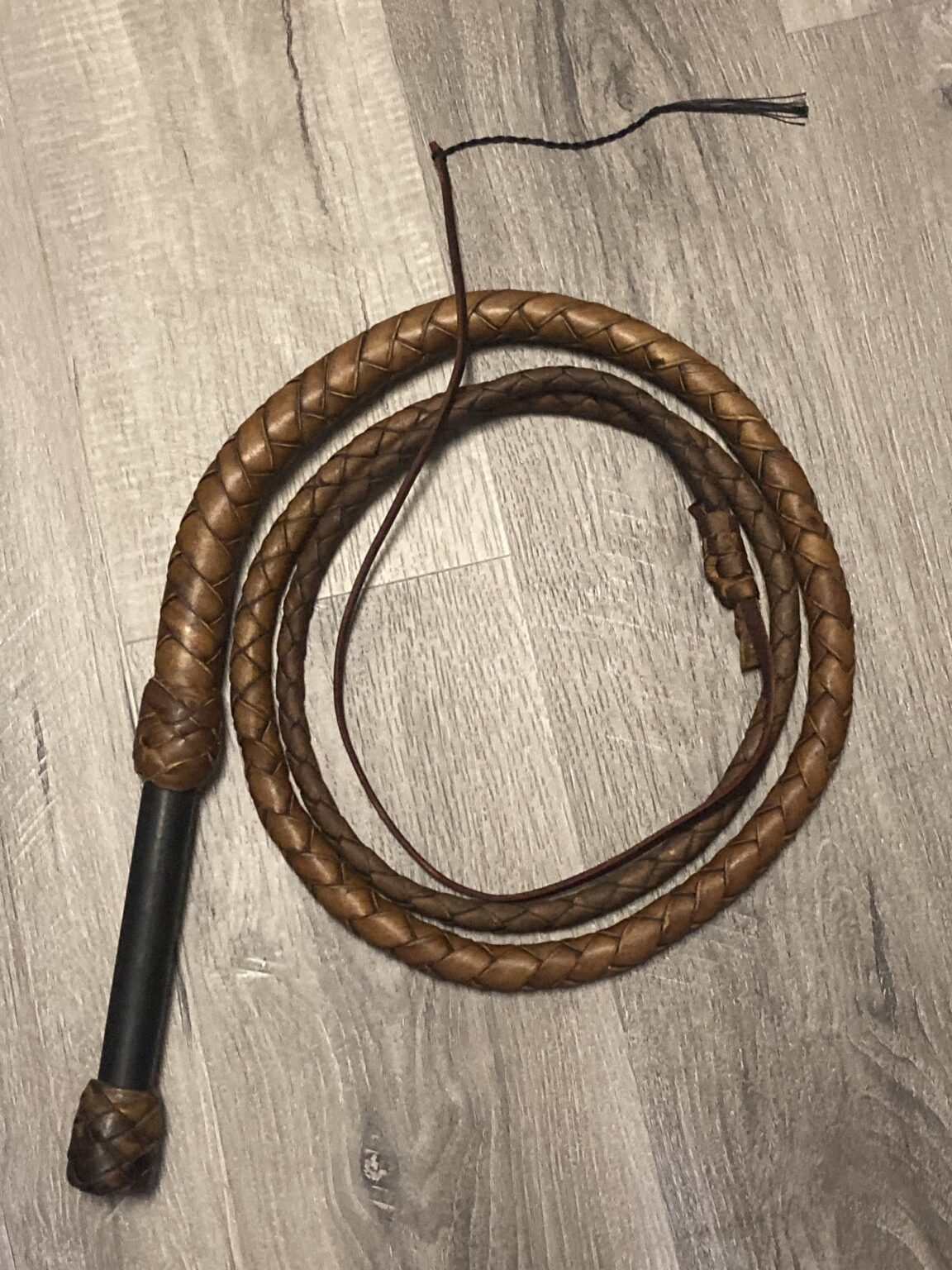 Bullwhips.org – Handmade Bullwhips by Louie